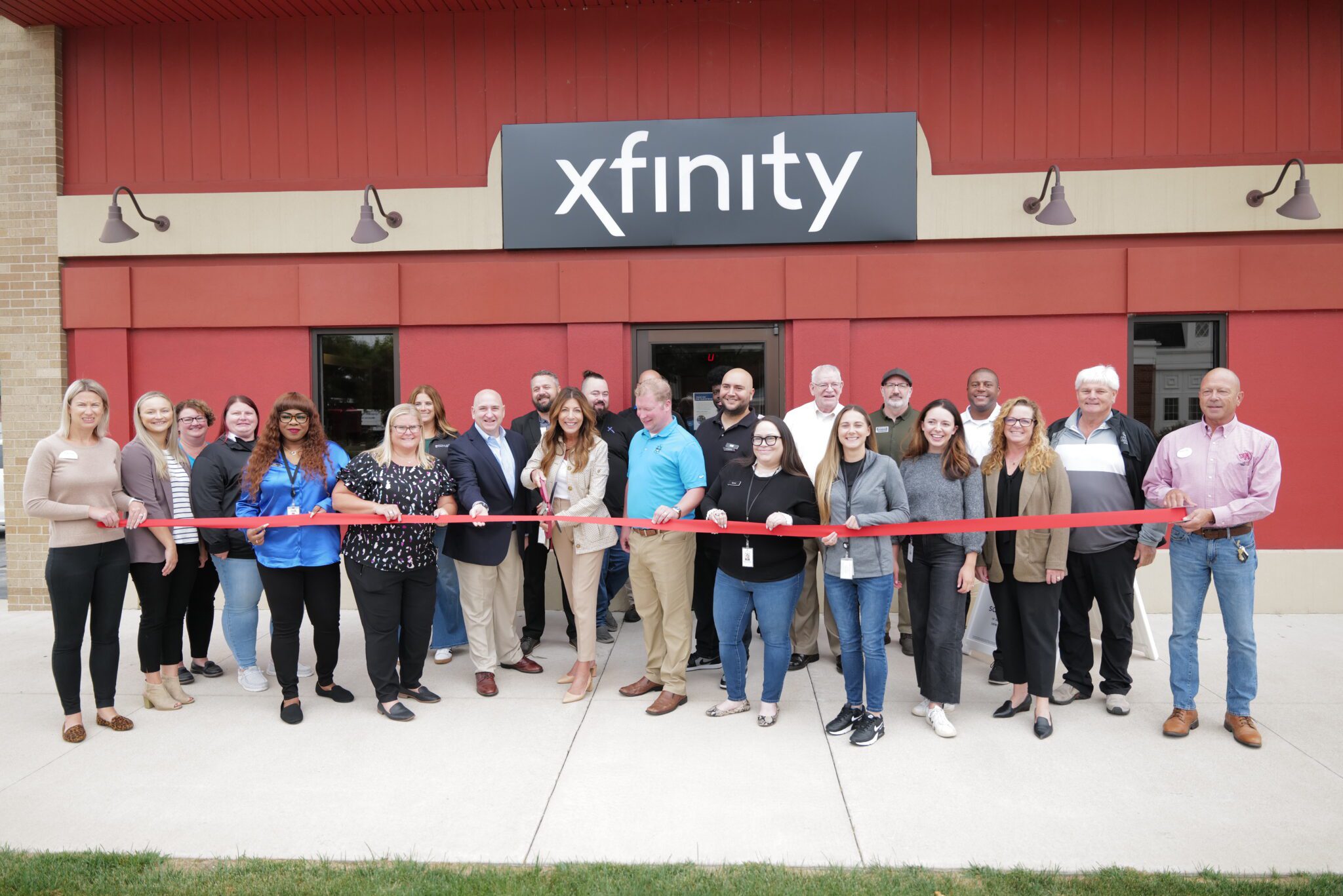 Xfinity Celebrates Manitowoc Store Renovation with Ribbon Cutting ...